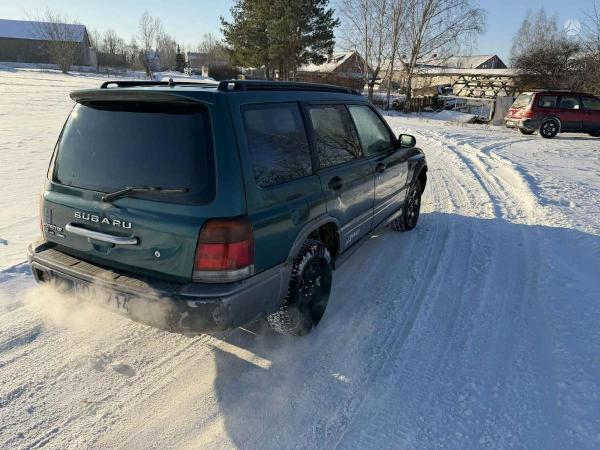 Green Subaru Forester 1998 in Marijampole, with an engine capacity of 1.99 L and mileage of 364 thousand km for 1700 €, photo 3 on AUTOMOTO.COM.LV