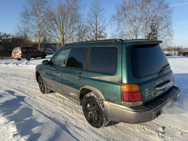 Green Subaru Forester 1998 in Marijampole, with an engine capacity of 1.99 L and mileage of 364 thousand km for 1700 €, photo 5 on AUTOMOTO.COM.LV