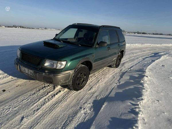 Green Subaru Forester 1998 in Marijampole, with an engine capacity of 1.99 L and mileage of 364 thousand km for 1700 €, photo 6 on AUTOMOTO.COM.LV