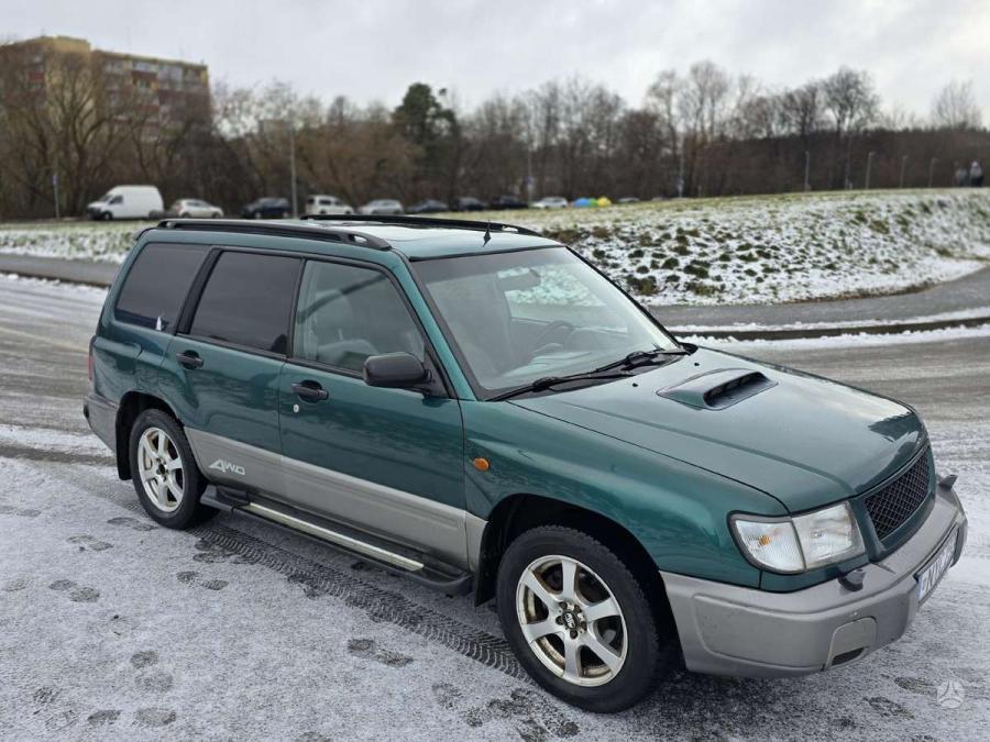 Green Subaru Forester 1999 in Vilnius, with an engine capacity of 1.99 L and mileage of 356 thousand km for 900 €, photo 3 on AUTOMOTO.COM.LV