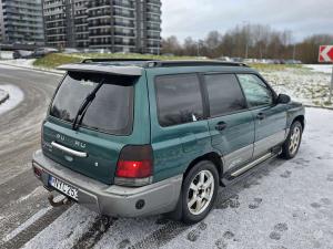 Green Subaru Forester 1999 in Vilnius, with an engine capacity of 1.99 L and mileage of 356 thousand km for 900 €, photo 4 on AUTOMOTO.COM.LV