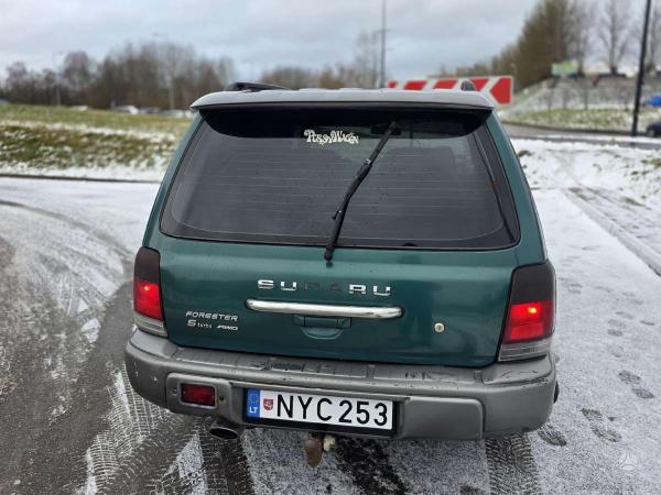 Green Subaru Forester 1999 in Vilnius, with an engine capacity of 1.99 L and mileage of 356 thousand km for 900 €, photo 5 on AUTOMOTO.COM.LV