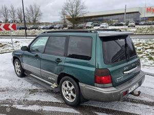 Green Subaru Forester 1999 in Vilnius, with an engine capacity of 1.99 L and mileage of 356 thousand km for 900 €, photo 6 on AUTOMOTO.COM.LV