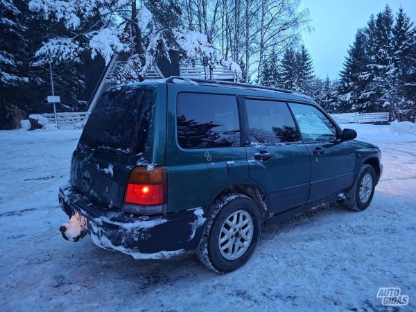 Green Subaru Forester 1999 in Kretinga, with an engine capacity of 2.00 L and mileage of 326 thousand km for 1500 €, photo 4 on AUTOMOTO.COM.LV