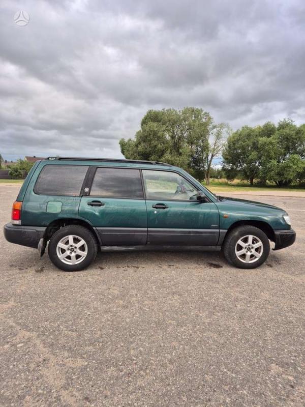 Green Subaru Forester 1999 in Vilkaviskis, with an engine capacity of 1.99 L and mileage of 227 thousand km for 1250 €, photo 3 on AUTOMOTO.COM.LV