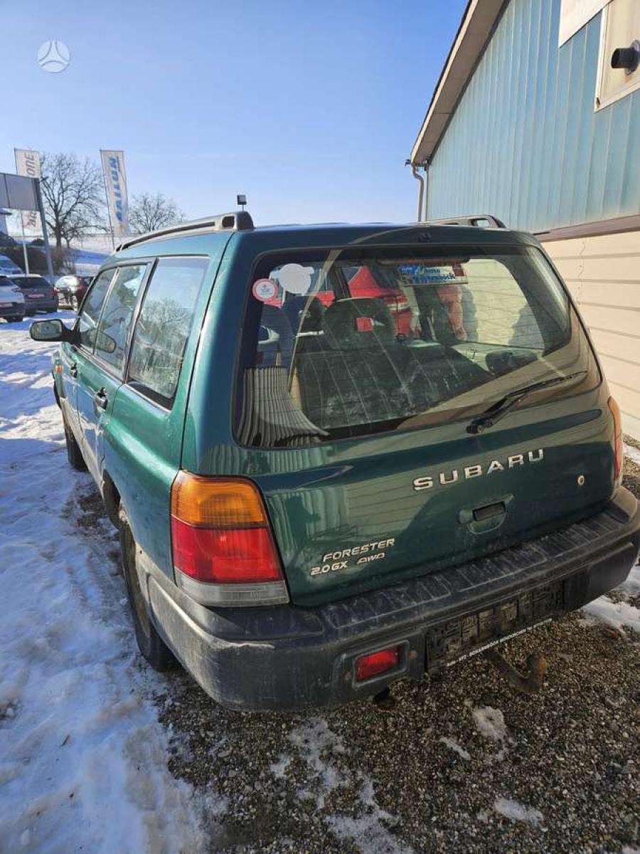 Green Subaru Forester 2000 in Anyksciai, with an engine capacity of 2.00 L and mileage of 180 thousand km for 2300 €, photo 3 on AUTOMOTO.COM.LV