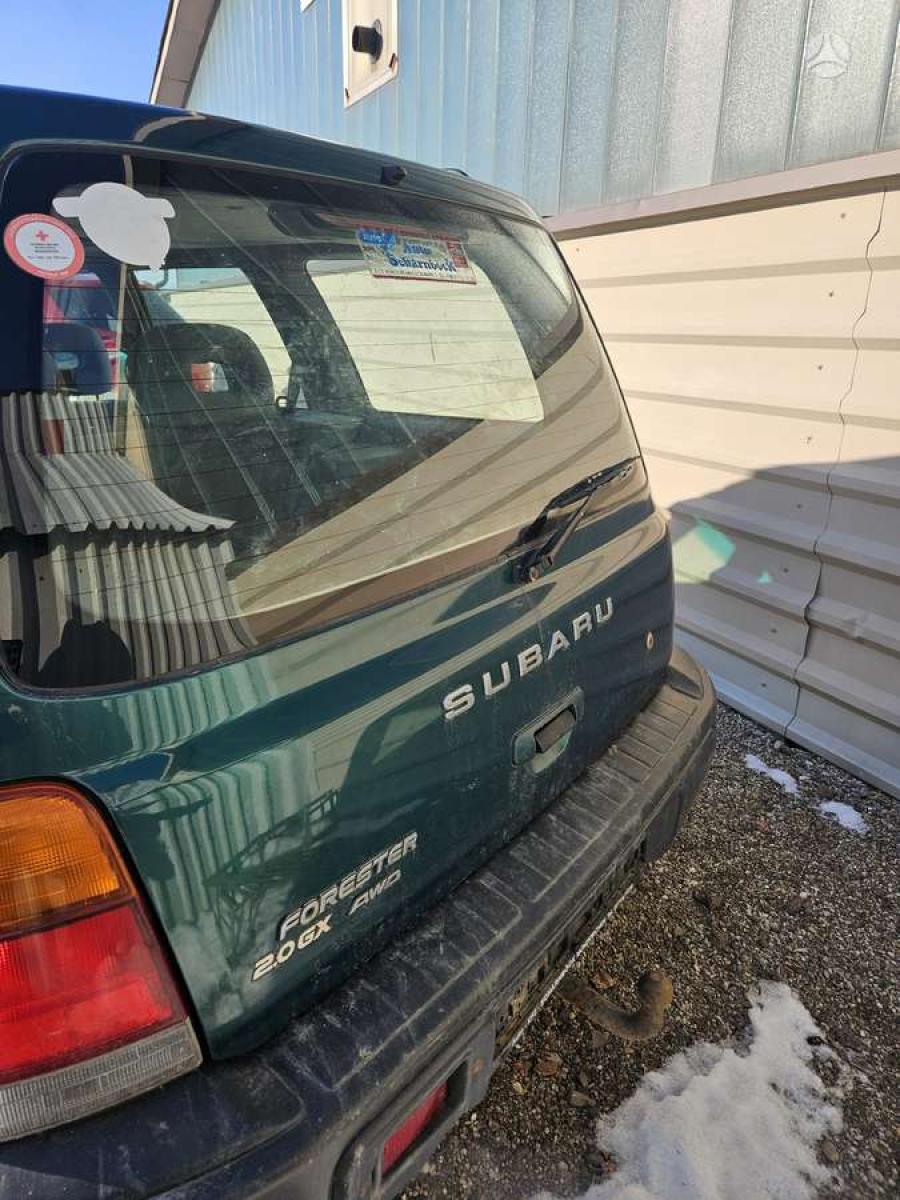 Green Subaru Forester 2000 in Anyksciai, with an engine capacity of 2.00 L and mileage of 180 thousand km for 2300 €, photo 6 on AUTOMOTO.COM.LV