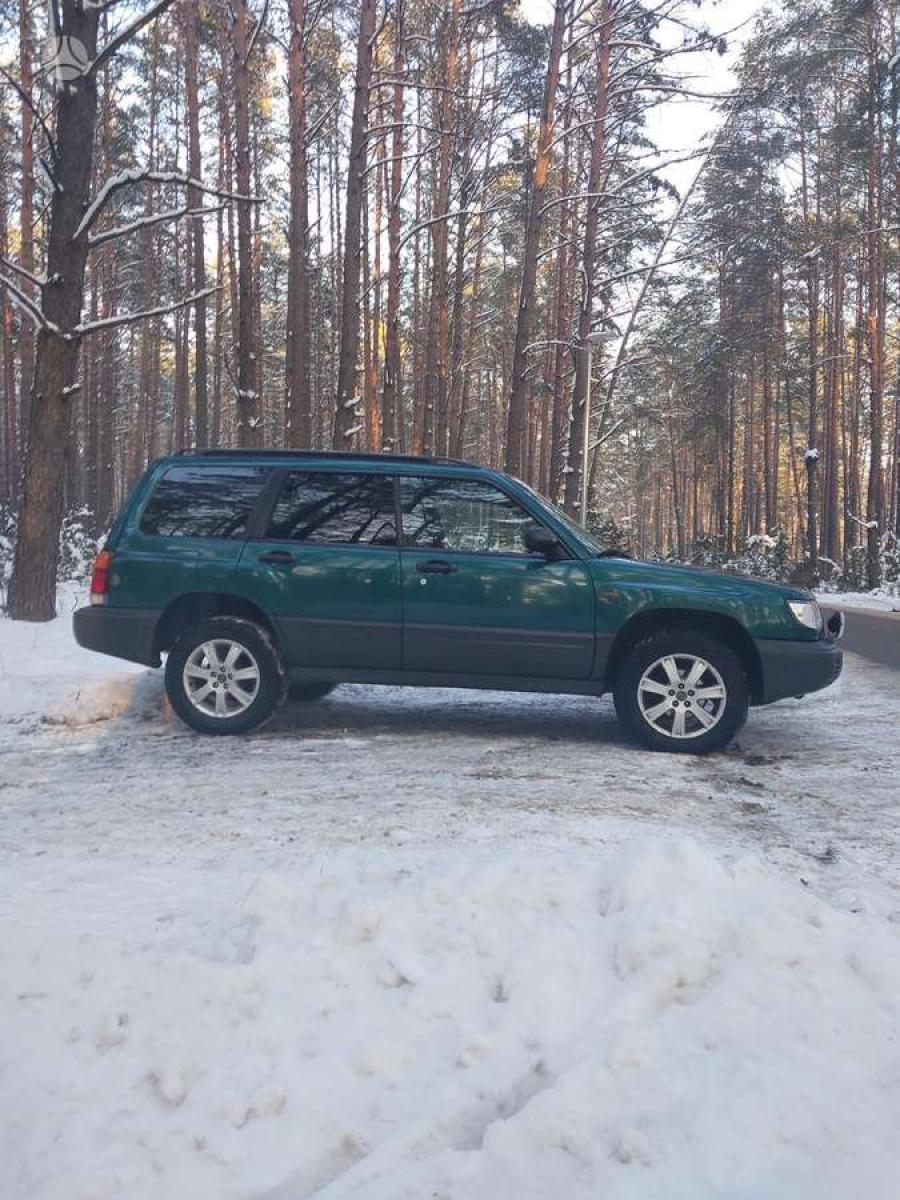 Green Subaru Forester 2001 in Lazdijai, with an engine capacity of 2.00 L and mileage of 196 thousand km for 2500 €, photo 3 on AUTOMOTO.COM.LV