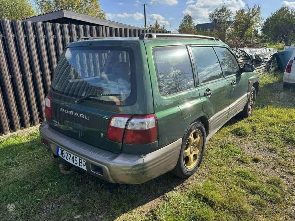 Green Subaru Forester 2002 in Kaunas, with an engine capacity of 1.99 L and mileage of 230 thousand km for 1499 €, photo 4 on AUTOMOTO.COM.LV