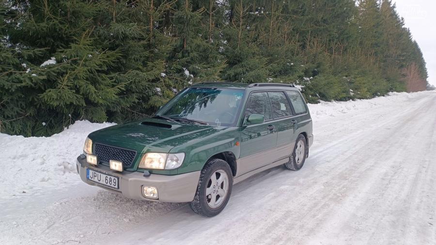 Zaļš Subaru Forester 2002 Kretinga, ar dzinēja tilpumu 2.00 L un nobraukumu 295 tūkst. km par 1380 €, foto 1 vietnē AUTOMOTO.COM.LV