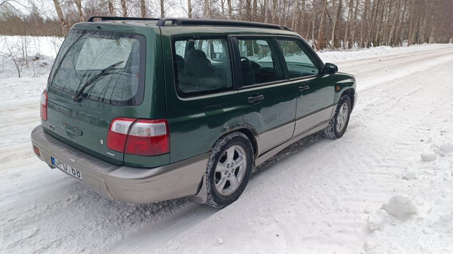 Zaļš Subaru Forester 2002 Kretinga, ar dzinēja tilpumu 2.00 L un nobraukumu 295 tūkst. km par 1380 €, foto 4 vietnē AUTOMOTO.COM.LV