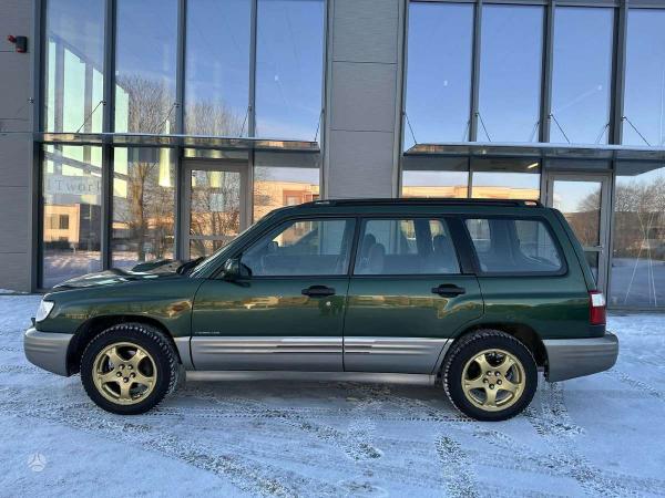 Green Subaru Forester 2002 in Vilnius, with an engine capacity of 1.99 L and mileage of 228 thousand km for 1850 €, photo 2 on AUTOMOTO.COM.LV