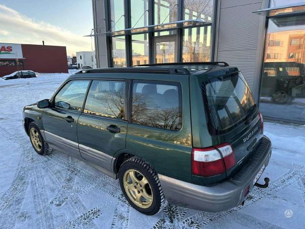 Green Subaru Forester 2002 in Vilnius, with an engine capacity of 1.99 L and mileage of 228 thousand km for 1850 €, photo 4 on AUTOMOTO.COM.LV