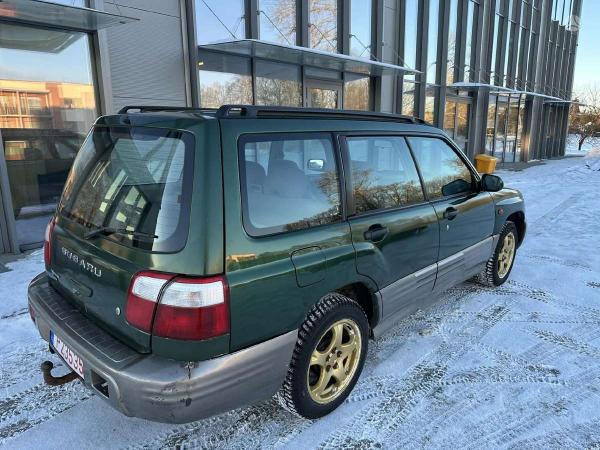 Green Subaru Forester 2002 in Vilnius, with an engine capacity of 1.99 L and mileage of 228 thousand km for 1850 €, photo 5 on AUTOMOTO.COM.LV