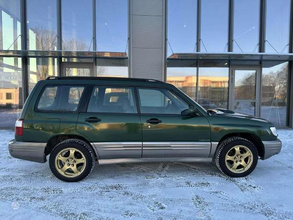 Green Subaru Forester 2002 in Vilnius, with an engine capacity of 1.99 L and mileage of 228 thousand km for 1850 €, photo 6 on AUTOMOTO.COM.LV