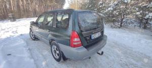 Zaļš Subaru Forester 2003 Viļņa, ar dzinēja tilpumu 1.99 L un nobraukumu 305 tūkst. km par 2600 €, foto 5 vietnē AUTOMOTO.COM.LV