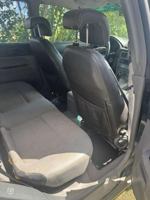 Green Subaru Forester 2003 in Siauliai, with an engine capacity of 1.99 L and mileage of 285 thousand km for 650 €, photo 6 on AUTOMOTO.COM.LV