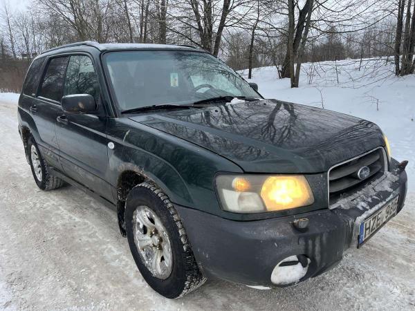 Zaļš Subaru Forester 2004 Vievis, ar dzinēja tilpumu 2.00 L un nobraukumu 300 tūkst. km par 1350 €, foto 2 vietnē AUTOMOTO.COM.LV
