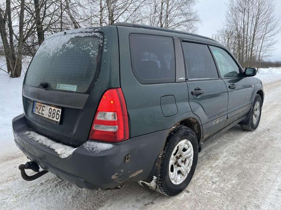 Zaļš Subaru Forester 2004 Vievis, ar dzinēja tilpumu 2.00 L un nobraukumu 300 tūkst. km par 1350 €, foto 3 vietnē AUTOMOTO.COM.LV