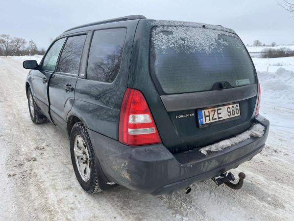 Zaļš Subaru Forester 2004 Vievis, ar dzinēja tilpumu 2.00 L un nobraukumu 300 tūkst. km par 1350 €, foto 4 vietnē AUTOMOTO.COM.LV