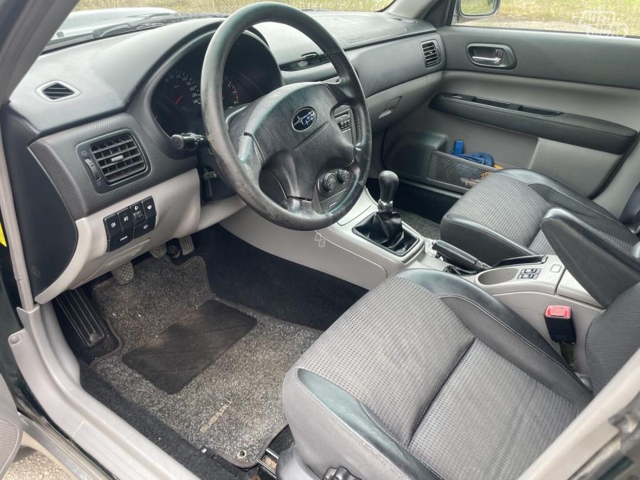 Green Subaru Forester 2004 in Siauliai, with an engine capacity of 2.00 L and mileage of 290 thousand km for 3800 €, photo 6 on AUTOMOTO.COM.LV