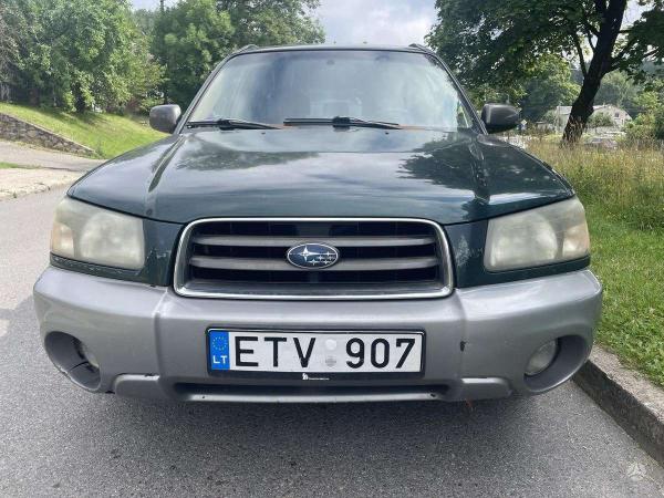 Green Subaru Forester 2004 in Vilnius, with an engine capacity of 2.46 L and mileage of 348 thousand km for 1000 €, photo 1 on AUTOMOTO.COM.LV