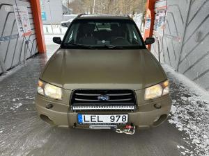 Zaļš Subaru Forester 2005 Viļņa, ar dzinēja tilpumu 2.00 L un nobraukumu 287 tūkst. km par 5900 €, foto  vietnē AUTOMOTO.COM.LV