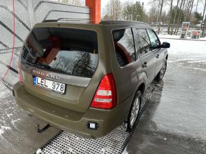 Green Subaru Forester 2005 in Vilnius, with an engine capacity of 2.00 L and mileage of 287 thousand km for 5900 €, photo 4 on AUTOMOTO.COM.LV