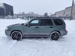 Green Subaru Forester 2006 in Vilnius, with an engine capacity of 2.50 L and mileage of 340 thousand km for 4300 €, photo  on AUTOMOTO.COM.LV