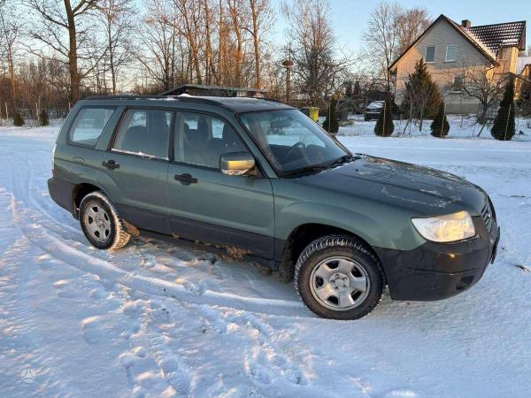 Green Subaru Forester 2006 in Siauliai, with an engine capacity of 1.99 L and mileage of 134 thousand km for 2599 €, photo 1 on AUTOMOTO.COM.LV