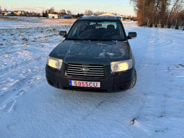 Green Subaru Forester 2006 in Siauliai, with an engine capacity of 1.99 L and mileage of 134 thousand km for 2599 €, photo 2 on AUTOMOTO.COM.LV