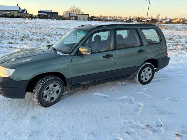 Green Subaru Forester 2006 in Siauliai, with an engine capacity of 1.99 L and mileage of 134 thousand km for 2599 €, photo 3 on AUTOMOTO.COM.LV