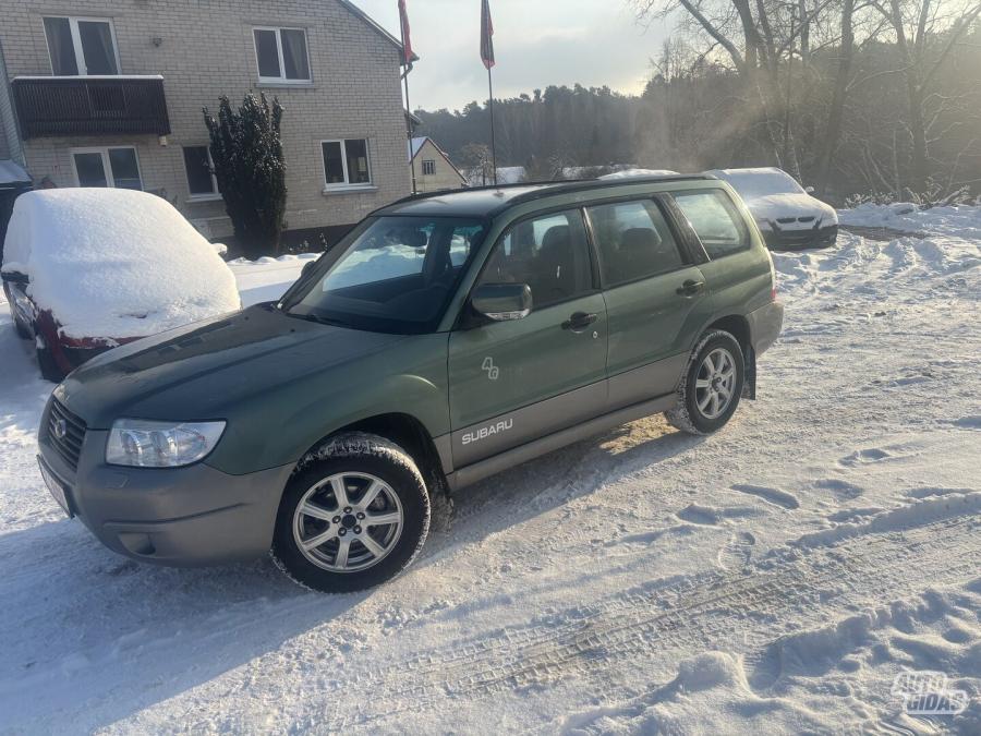Zaļš Subaru Forester 2006 Jurbarkas, ar dzinēja tilpumu 2.00 L un nobraukumu 244 tūkst. km par 2450 €, foto 3 vietnē AUTOMOTO.COM.LV