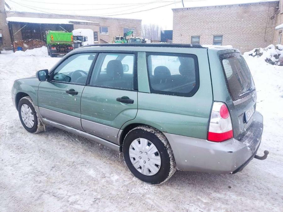 Green Subaru Forester 2006 in Utena, with an engine capacity of 1.99 L and mileage of 265 thousand km for 2750 €, photo 2 on AUTOMOTO.COM.LV