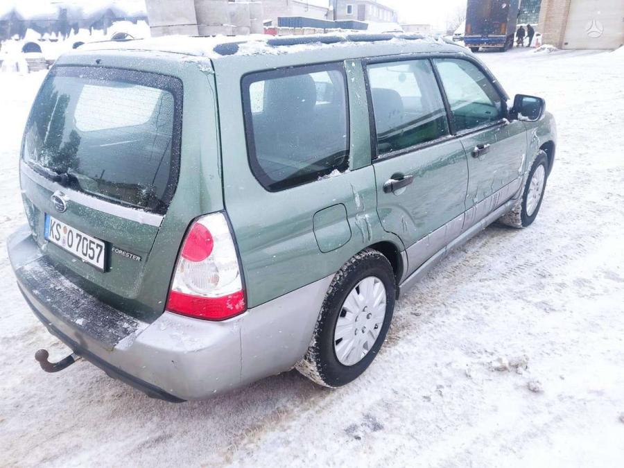 Green Subaru Forester 2006 in Utena, with an engine capacity of 1.99 L and mileage of 265 thousand km for 2750 €, photo 3 on AUTOMOTO.COM.LV