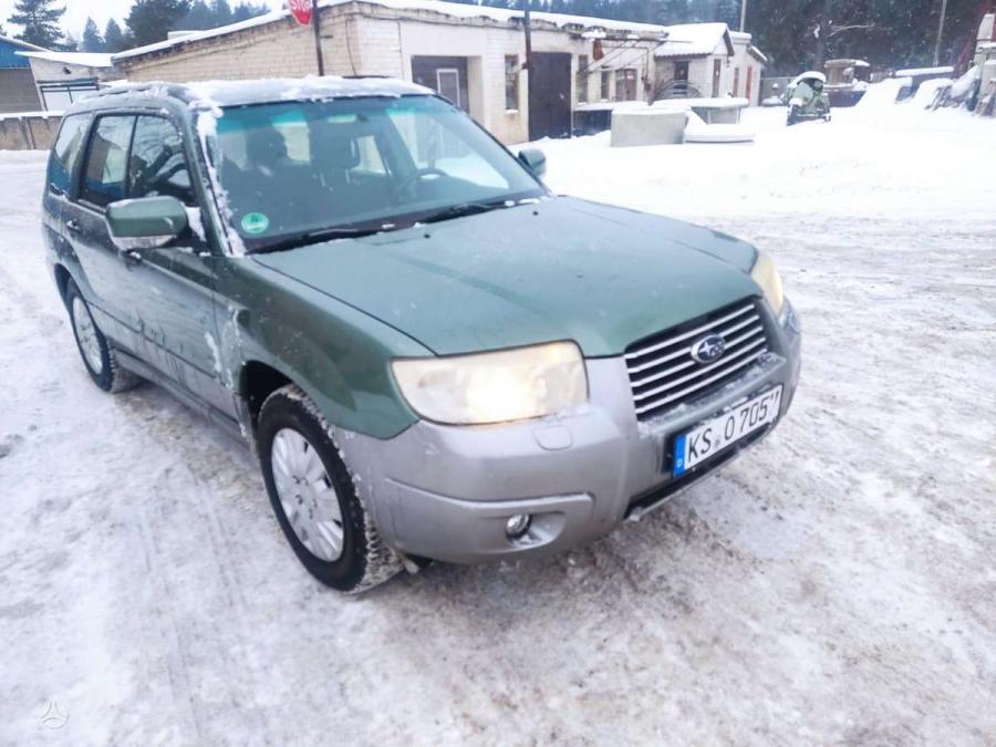 Green Subaru Forester 2006 in Utena, with an engine capacity of 1.99 L and mileage of 265 thousand km for 2750 €, photo 4 on AUTOMOTO.COM.LV