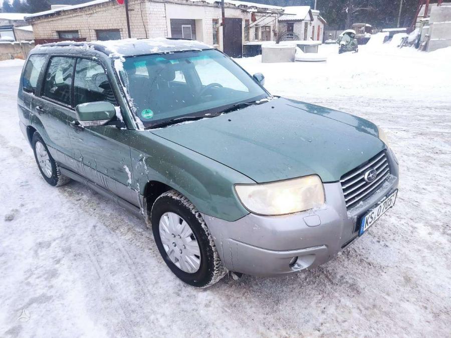 Green Subaru Forester 2006 in Utena, with an engine capacity of 1.99 L and mileage of 265 thousand km for 2750 €, photo 5 on AUTOMOTO.COM.LV