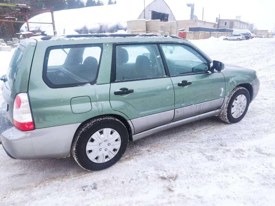 Green Subaru Forester 2006 in Utena, with an engine capacity of 1.99 L and mileage of 265 thousand km for 2750 €, photo 9 on AUTOMOTO.COM.LV