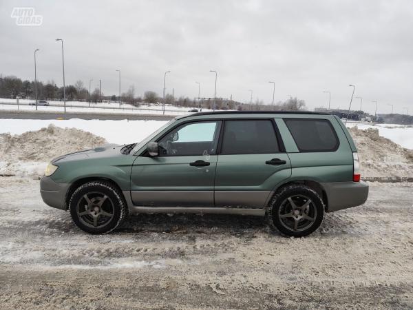 Zaļš Subaru Forester 2006 Viļņa, ar dzinēja tilpumu 2.50 L un nobraukumu 341 tūkst. km par 4400 €, foto 3 vietnē AUTOMOTO.COM.LV