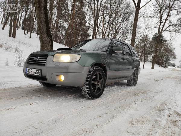 Green Subaru Forester 2006 in Vilnius, with an engine capacity of 2.50 L and mileage of 341 thousand km for 4300 €, photo 2 on AUTOMOTO.COM.LV