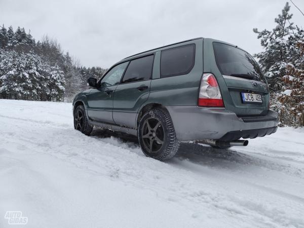 Green Subaru Forester 2006 in Vilnius, with an engine capacity of 2.50 L and mileage of 341 thousand km for 4300 €, photo 4 on AUTOMOTO.COM.LV