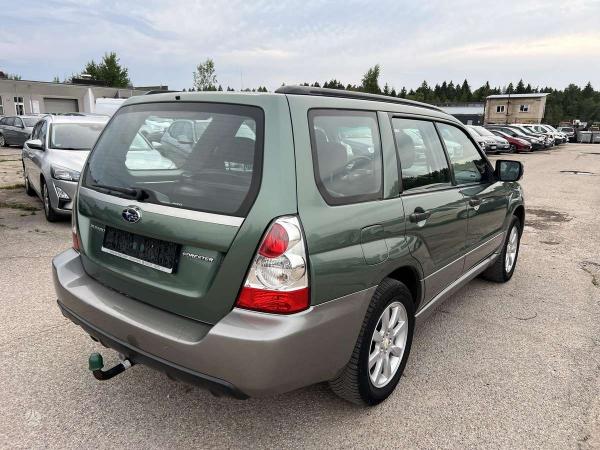 Green Subaru Forester 2006 in Utena, with an engine capacity of 1.99 L and mileage of 199 thousand km for 3650 €, photo 4 on AUTOMOTO.COM.LV