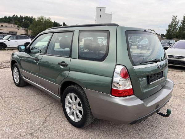 Green Subaru Forester 2006 in Utena, with an engine capacity of 1.99 L and mileage of 199 thousand km for 3650 €, photo 5 on AUTOMOTO.COM.LV