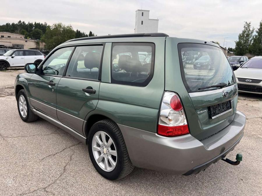 Zaļš Subaru Forester 2006 Utena, ar dzinēja tilpumu 1.99 L un nobraukumu 199 tūkst. km par 3650 €, foto 6 vietnē AUTOMOTO.COM.LV