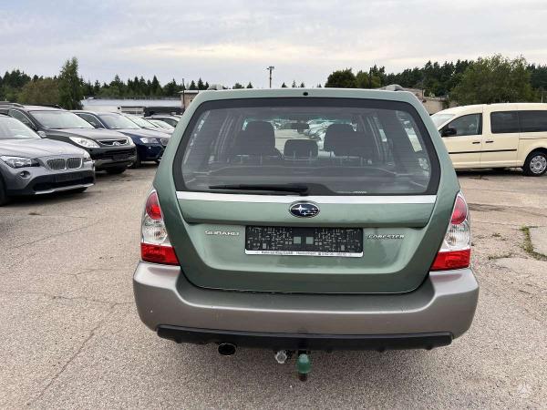 Green Subaru Forester 2006 in Utena, with an engine capacity of 1.99 L and mileage of 199 thousand km for 3650 €, photo 6 on AUTOMOTO.COM.LV