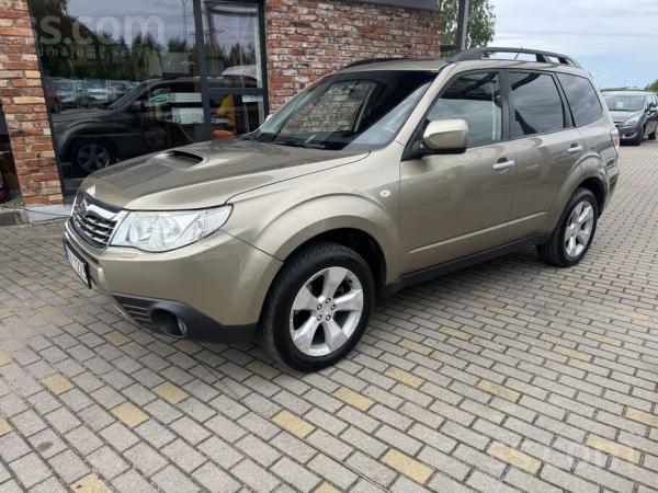 Green Subaru Forester 2009 in Talsi, with an engine capacity of 2.00 L and mileage of 272 thousand km for 3795 €, photo 1 on AUTOMOTO.COM.LV