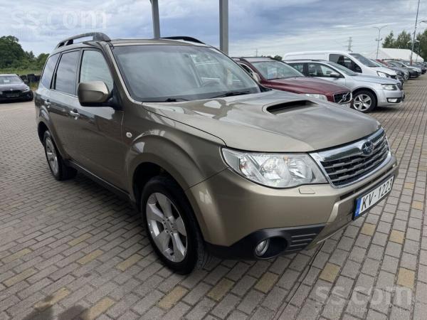 Green Subaru Forester 2009 in Talsi, with an engine capacity of 2.00 L and mileage of 272 thousand km for 3795 €, photo 3 on AUTOMOTO.COM.LV