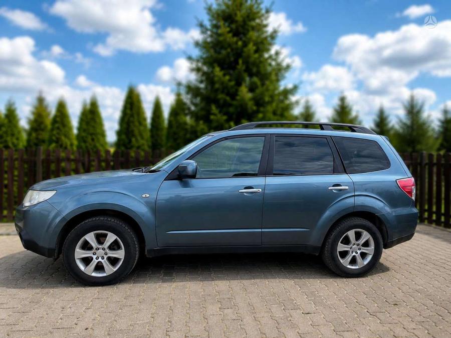 Green Subaru Forester 2009 in Vilnius, with an engine capacity of 1.99 L and mileage of 331 thousand km for 4800 €, photo 3 on AUTOMOTO.COM.LV