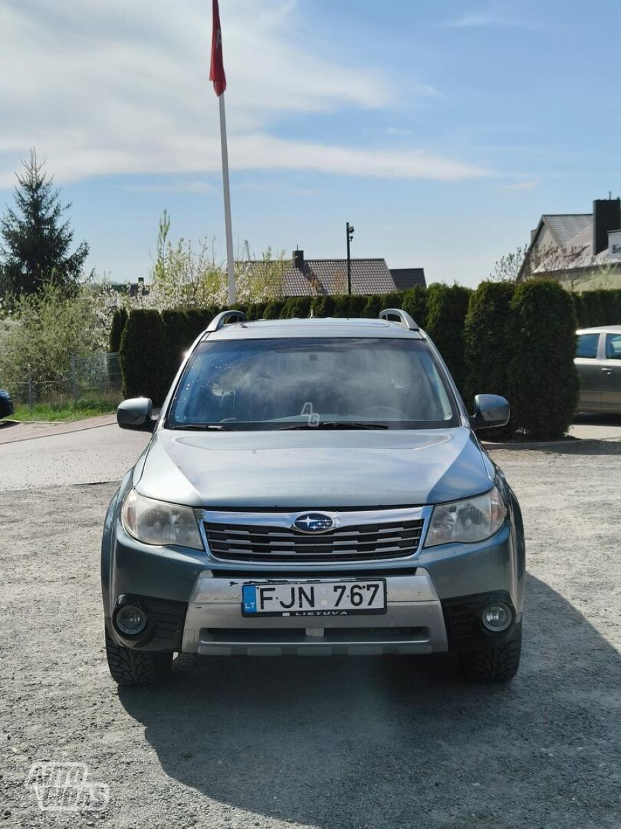 Green Subaru Forester 2010 in Vilnius, with an engine capacity of 2.50 L and mileage of 180 thousand km for 4800 €, photo 1 on AUTOMOTO.COM.LV