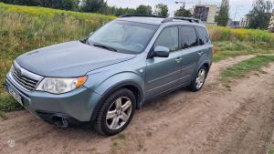 Green Subaru Forester 2010 in Vilnius, with an engine capacity of 2.46 L and mileage of 250 thousand km for 3900 €, photo  on AUTOMOTO.COM.LV